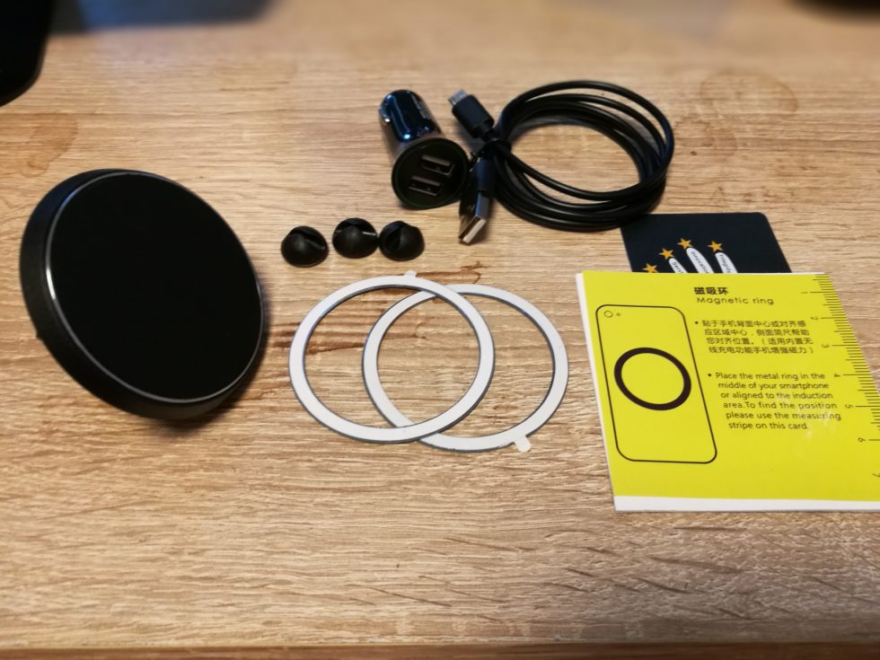 【iPhone 8・X、Galaxy】無接触充電Qi、磁石でくっつくNeotrixの車載充電器がおすすめ！